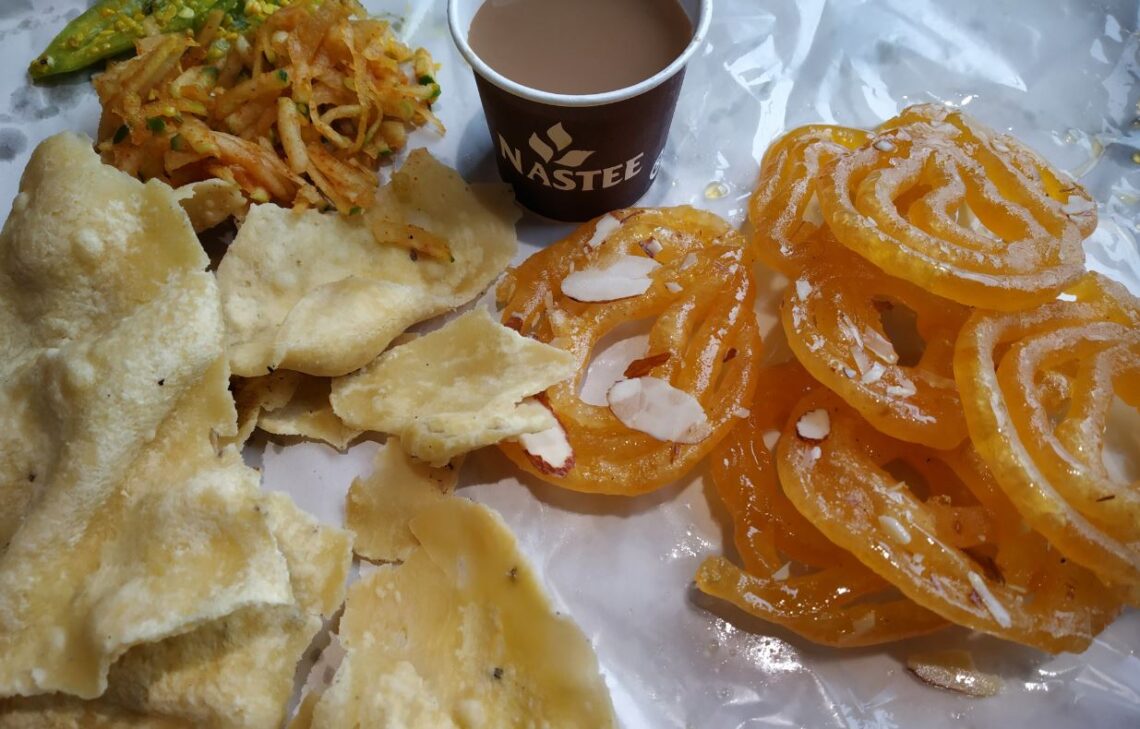 Famous Places to eat in Vadodara – Food tour | Rohal's Diary