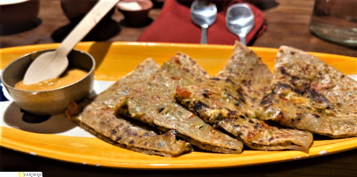 Famous Places to eat in Vadodara – Food tour | Rohal's Diary